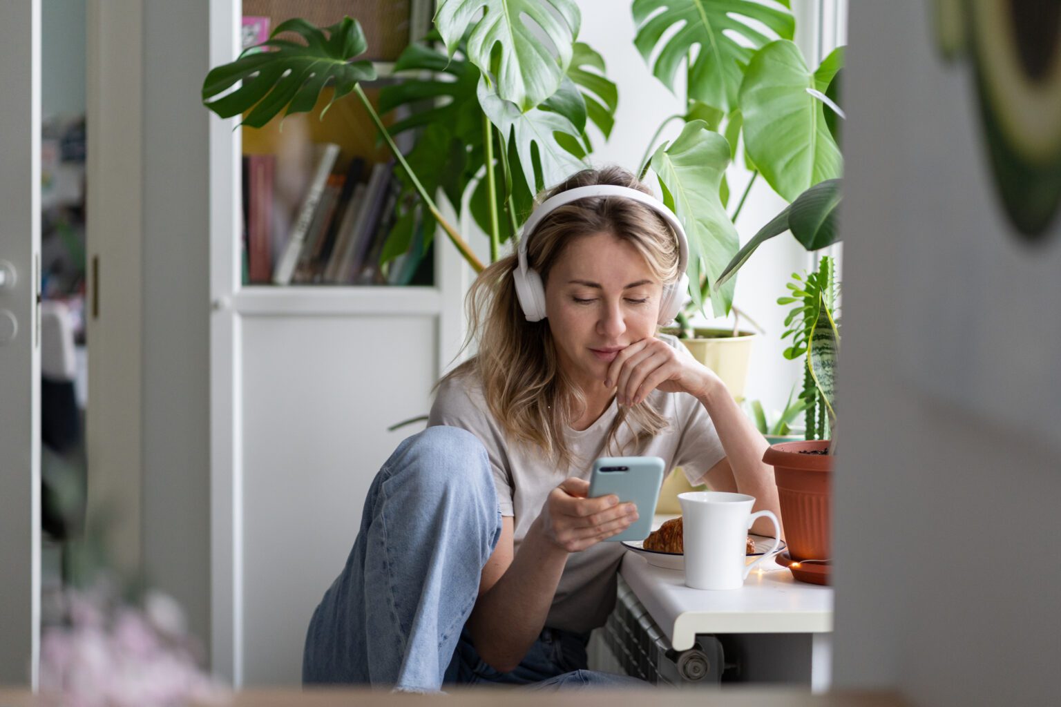 The 12 Best Podcasts for Actors | Spotlight